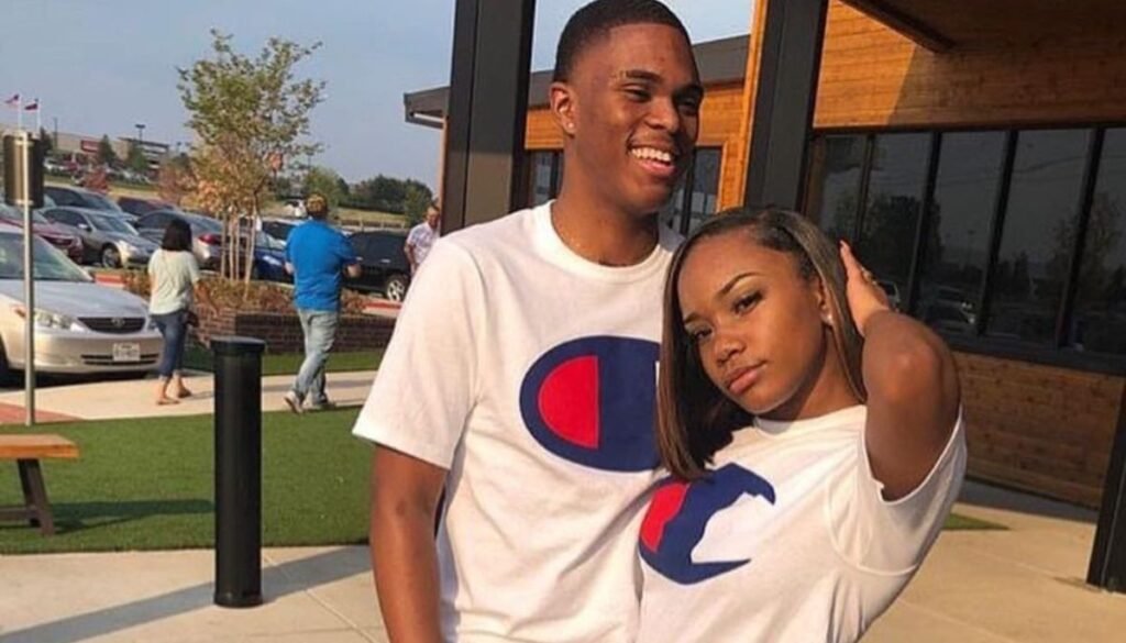 Top 5 Best Matching Couple Outfits For The Holiday Season: Match Dress ...