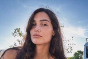 Real EstateAgent: Ari Reid Height, How Tall Is She? Age Wiki