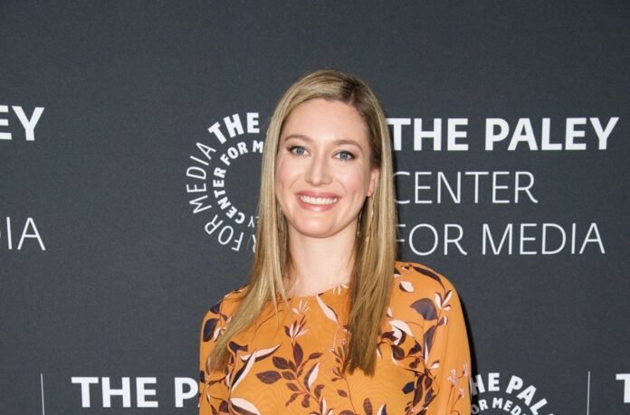 Zoe Perry Sister: Meet Mae Akins Roth And Leah Perry