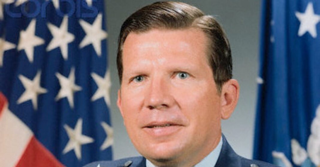 Former Air Force Maj. Gen. Richard Secord Struggled With Illness Caused ...